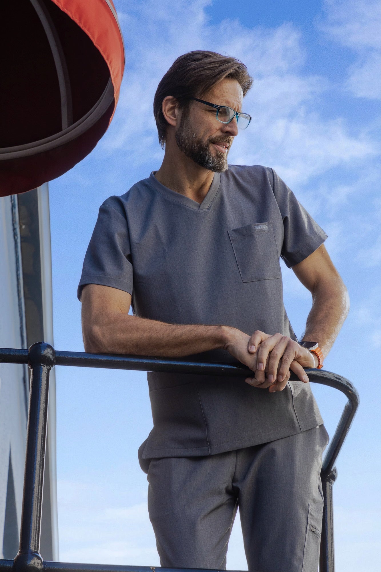 The Alexander Men's Scrub Top - Graphite – Meraki Scrubs